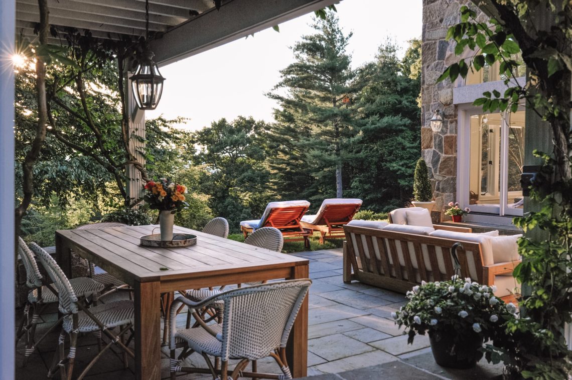 House Tour: Patio Reveal - Oh So Glam