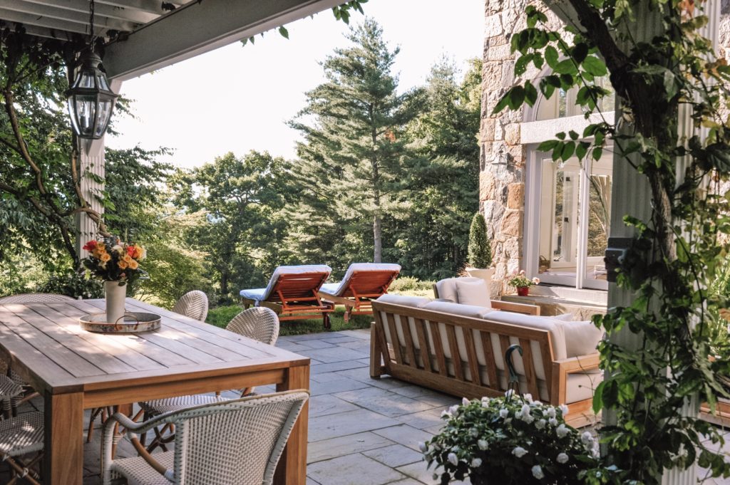 House Tour: Patio Reveal - Oh So Glam